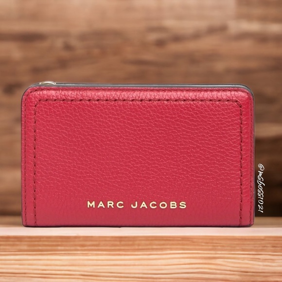 Marc Jacobs | Bags | Marc Jacobs Pebbled Leather Wallet Saavy Red Brand ...